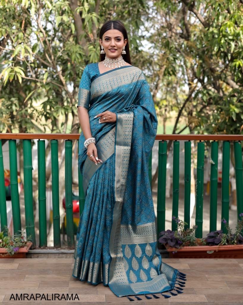 Dazzling Bandhej Patola Silk Saree in Rama, Dazzling Bandhej Patola ...